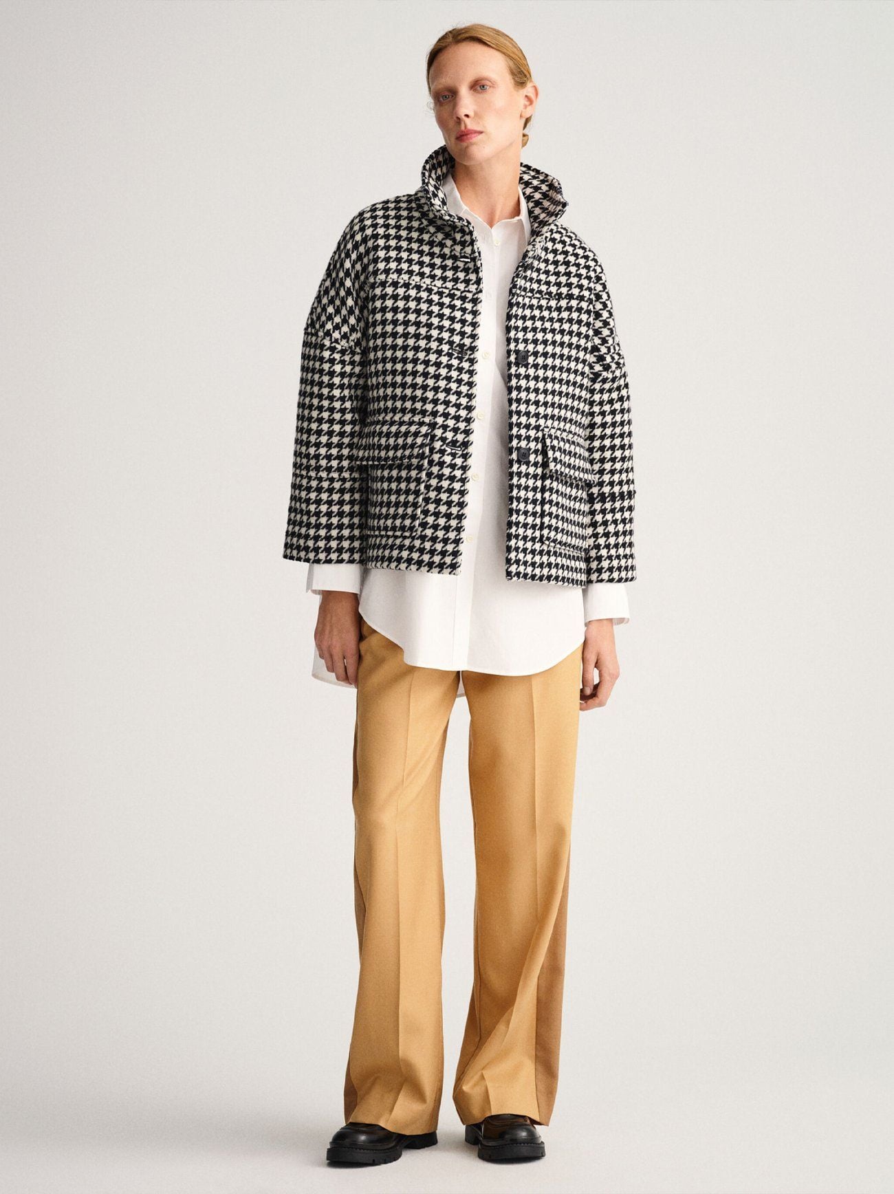 GANT Womens Ebony Black Houndstooth Cropped Jacket | Designerwear